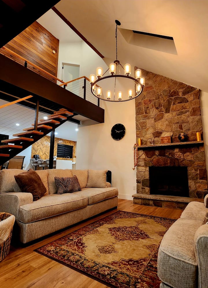 Lake And Winter Cabin - Mount Pocono, PA