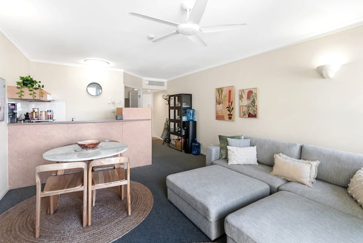 Juliette’s View | Boutique Stay Near Esplanade - Queensland