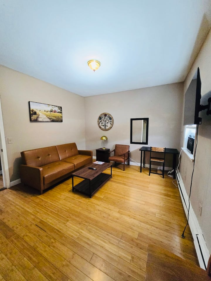 Spacious Apartment Near Whole Foods, Miriam, Brown - Providence, RI