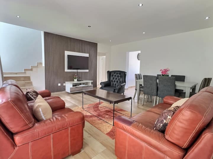 Savanna68 3bed Apartment#2 - Harare