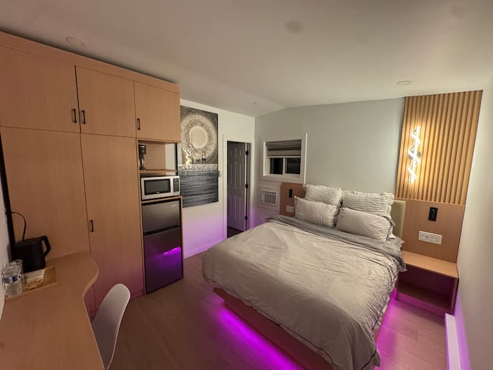 Brand New & Private Suite & King Size Bed &Romance - Ladner