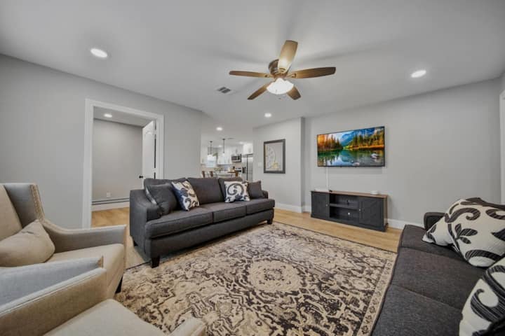 Gated Home And Parking | Sleeps Up To 24 - 휴스턴