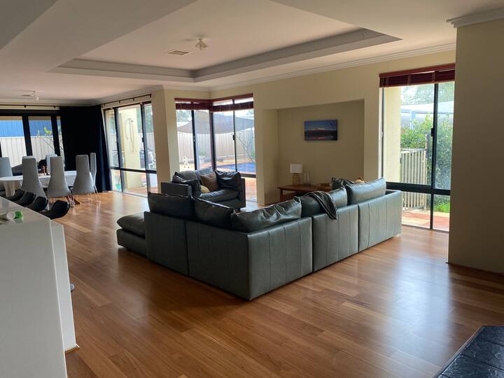 Friends River Retreat With Pool - Pinjarra