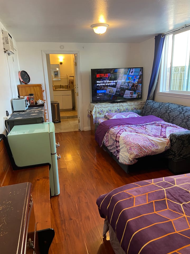 Hiltop Priv. Entrance Kitchenette 65” Smart Tv - La Habra, CA