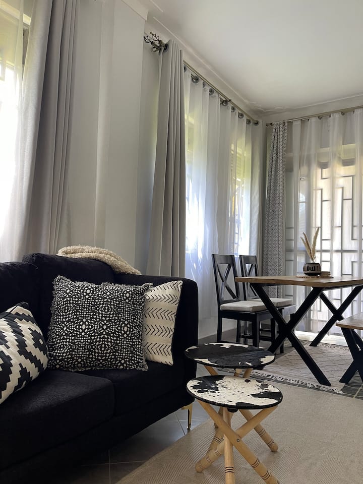 Charming 2br Apt Near Acacia Mall And Kololo - Kampala