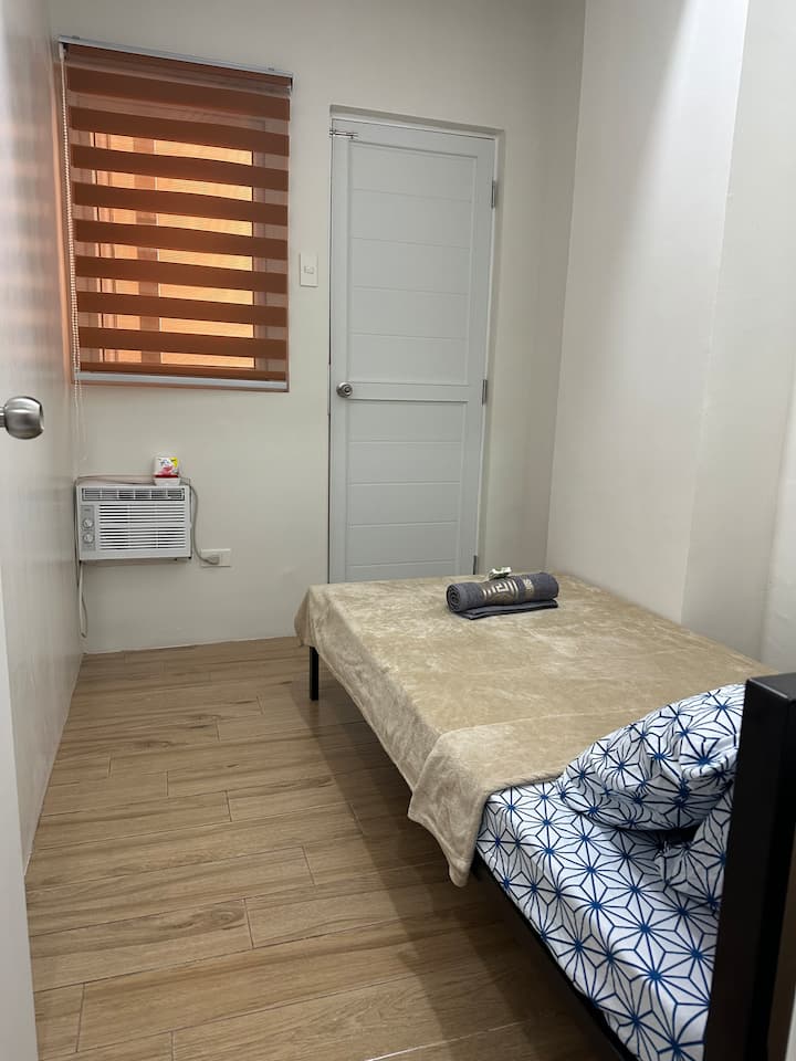 2 Bedroom Minimalist Cozy Condo - Naga