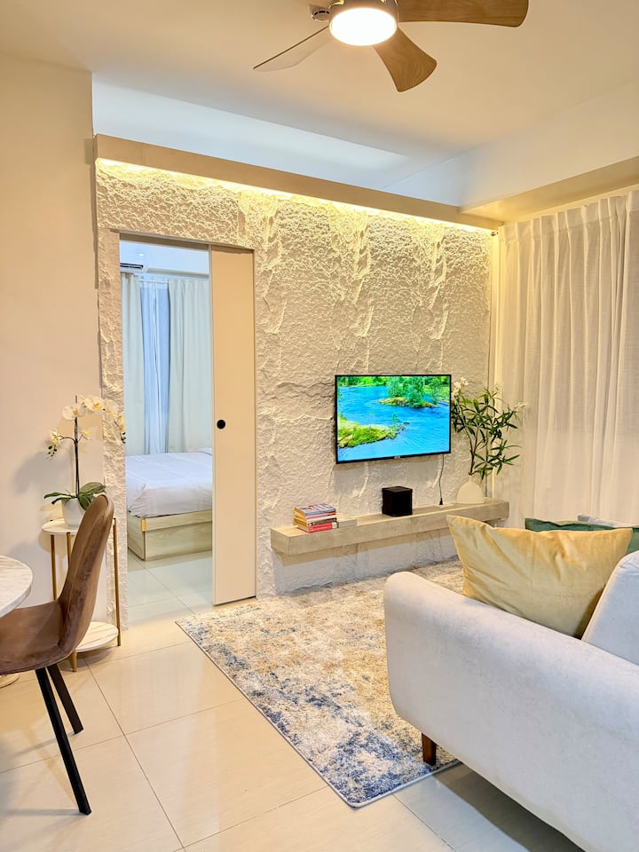 Blue Oikos 2br Moa View+wifi+netflix+paid Parking - Manila