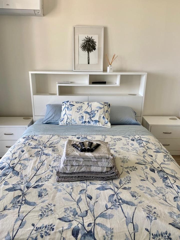 Private Room In Beach Front Apartment - Tweed Heads