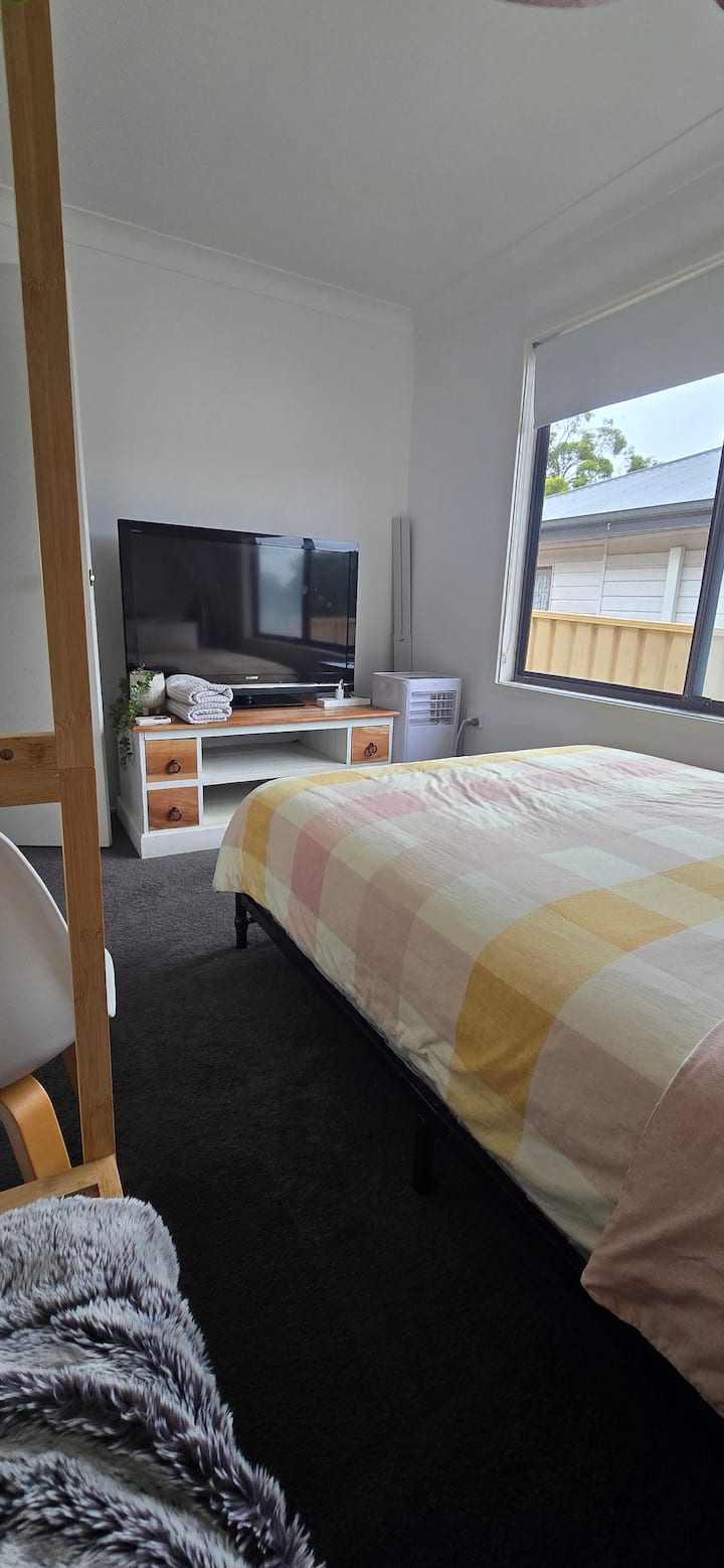 Basic Comfy Clean Place To Rest - Room 4 - Toukley