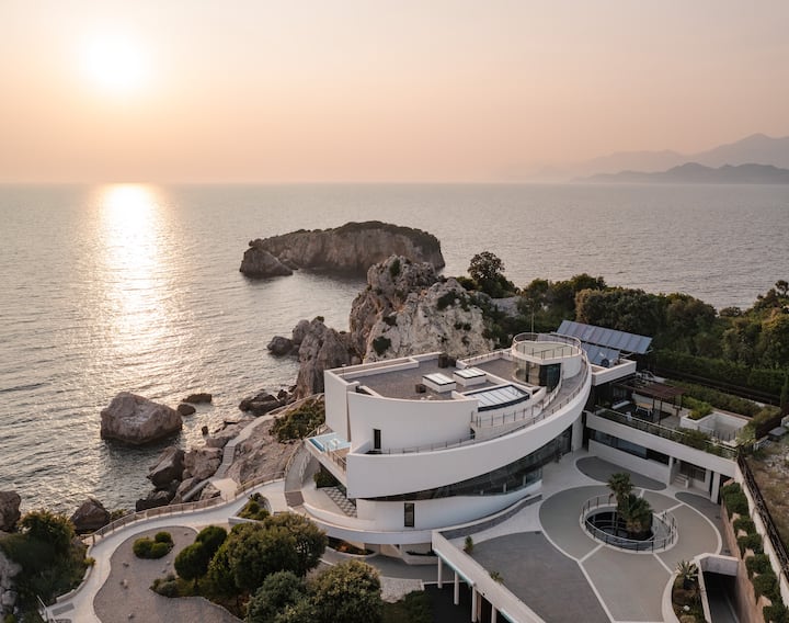 Maestro 1 Bycontinuum Waterfront - Montenegro