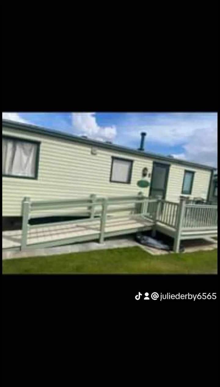 Julie's 2 Bed Caravan - Ingoldmells