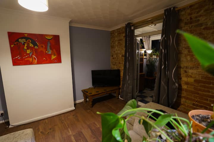 3 B/r Home By Ipswich Docks. Contractors Discount. - Essex