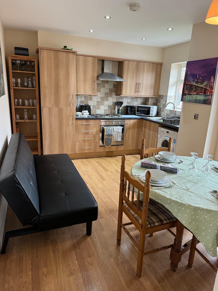 Modern | Quiet | Sleeps 9 | Etihad Co-op Live - West Yorkshire