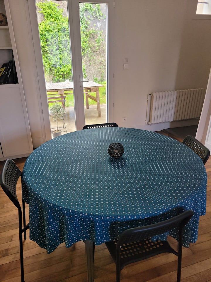 Chambre Dans Une Maison - Bourges