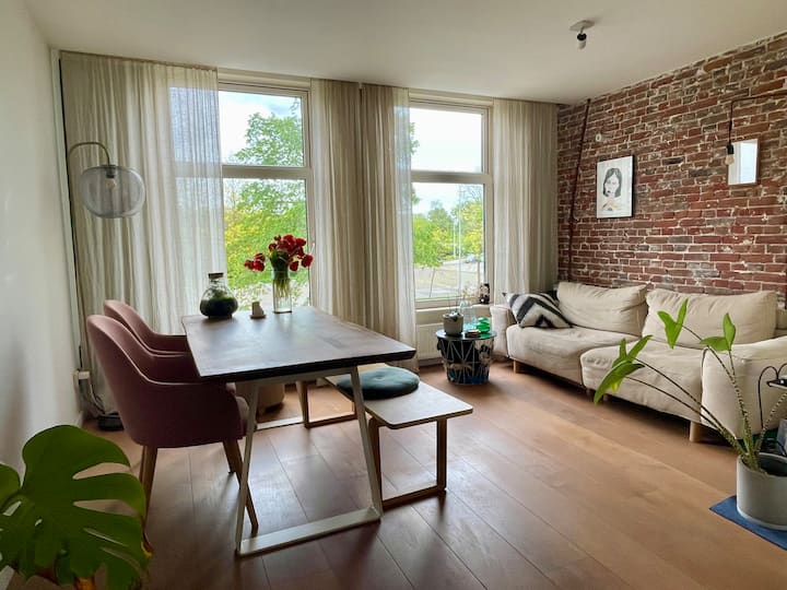Canal-side Charming Apartment - Amsterdam