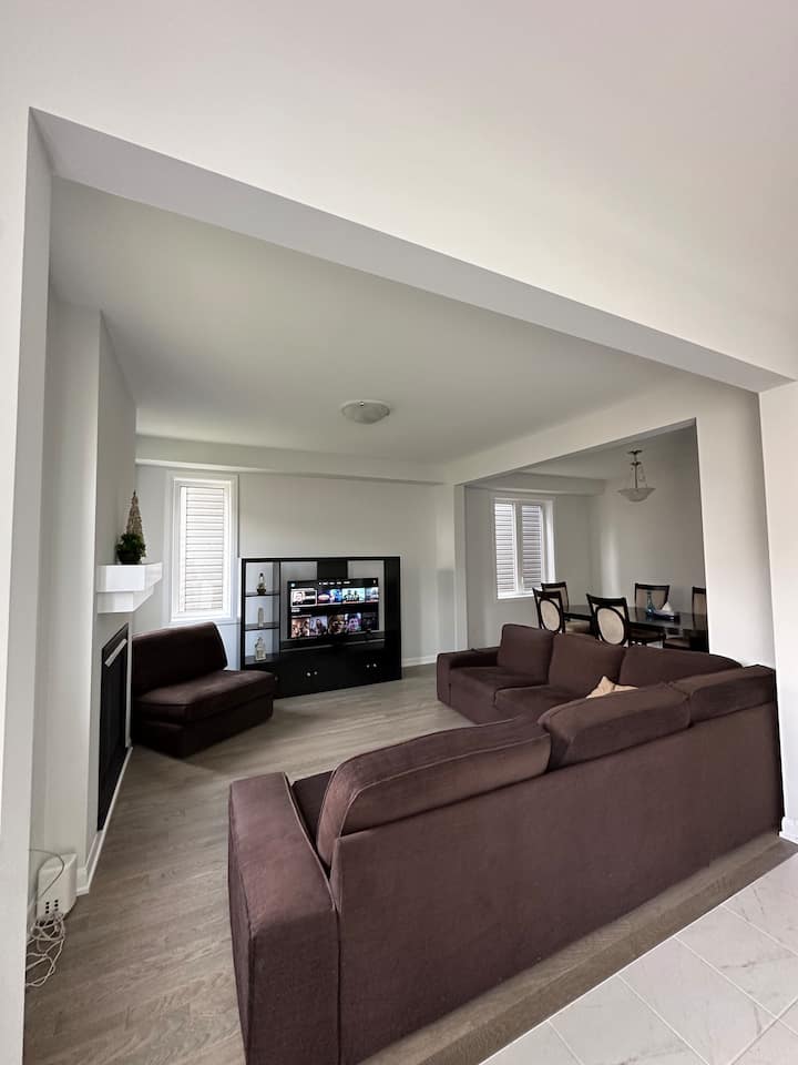 Cozy Single Family Home In Barrhaven - Ottawa