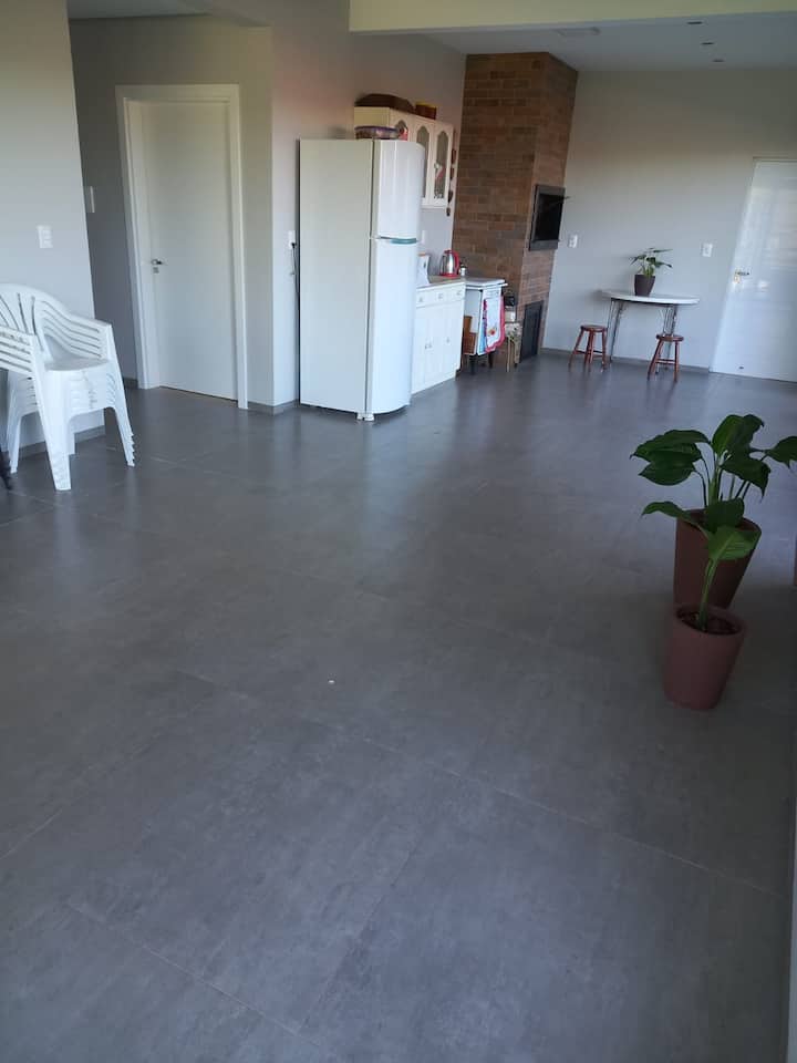 Festeiro Com Garagem Coberta - Santa Rosa