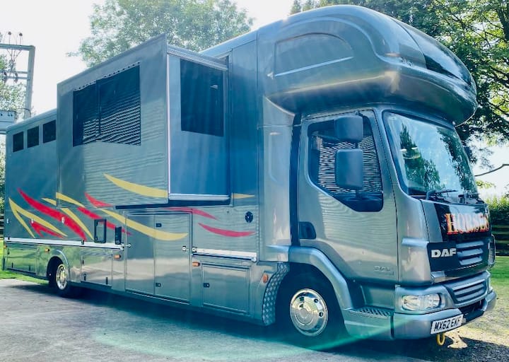 Luxury Horsebox.
3 Double Beds. - Stoke-on-Trent