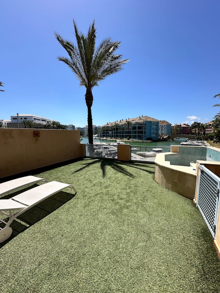 Apartment With Terrace And Pool - Sotogrande