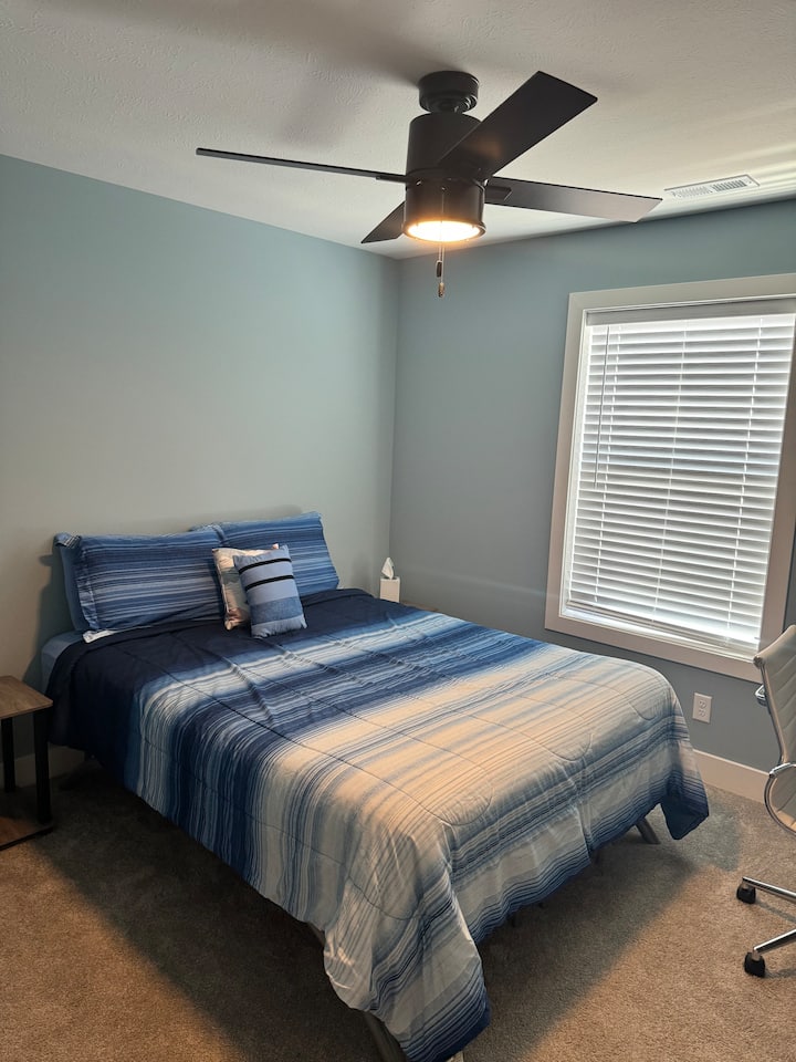 Guest Bedroom In Savoy! - Urbana, IL