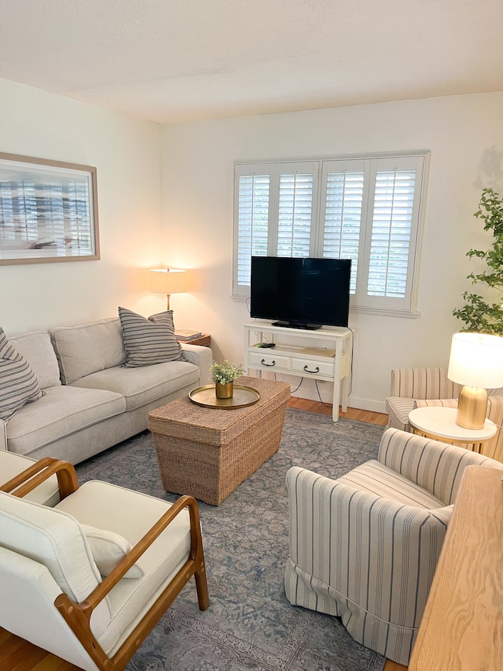 Wayzata Cottage - Plymouth, MN