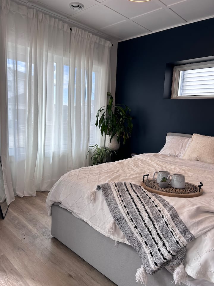 Hygge Home - Cozy Studio Suite - Cochrane