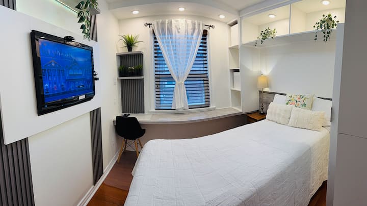 Modern/spacious Private Br With Washer & Dryer - Toronto