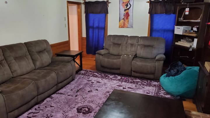 Cozy Private Queen Room · Quiet · Comfortable Stay - Chester, VA