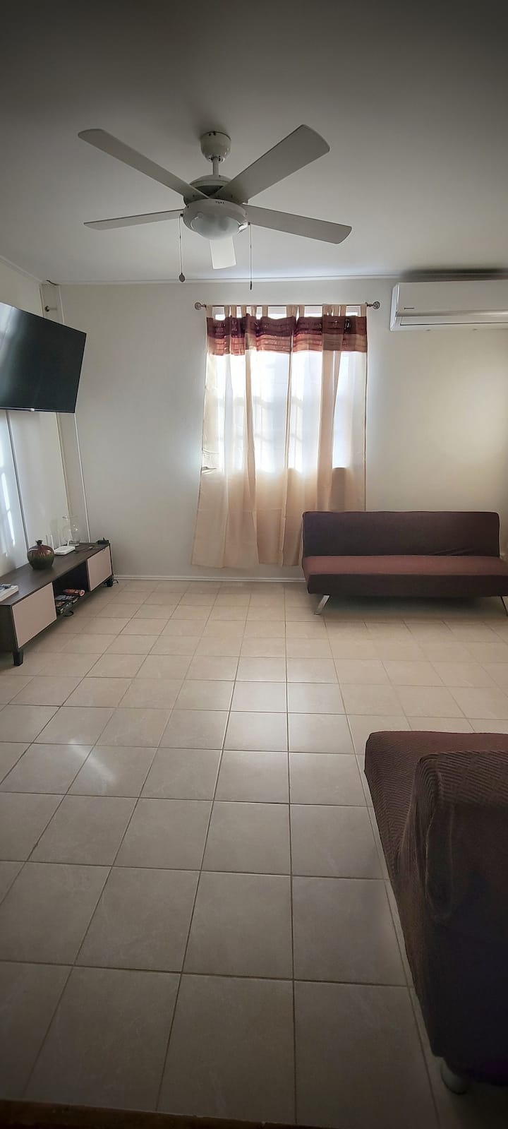 Spacious W/ac In All Bedrooms.wifi, Cable, Netflix - Barbados