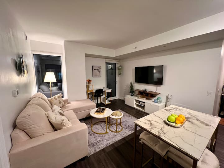 Downtown One Bedroom Condo - Toronto