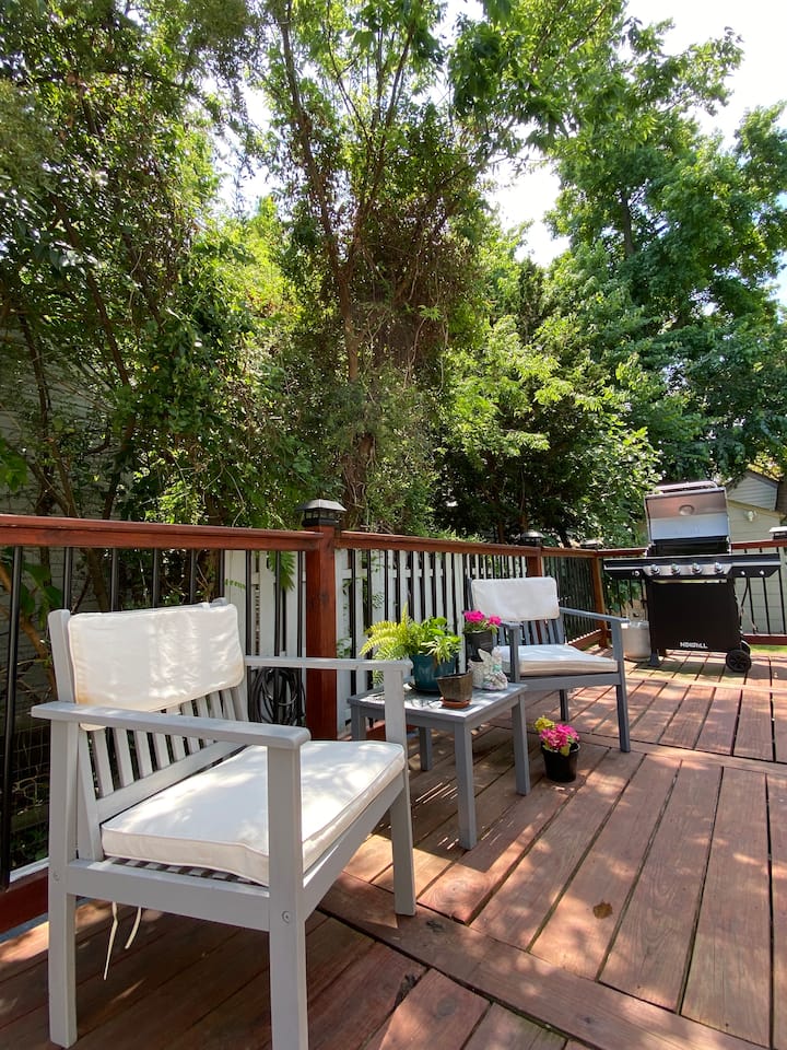 Cozy Beach House Getaway - Norfolk, VA