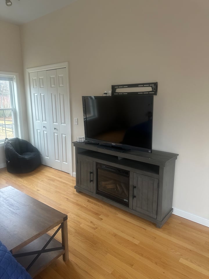 Studio * Full Kitchen & Bath - Berkley, MA