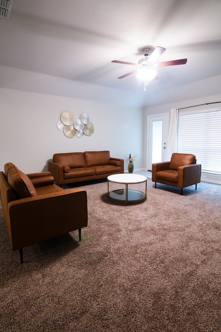 Modern Home W/ Keyless Entry - Little Elm, TX