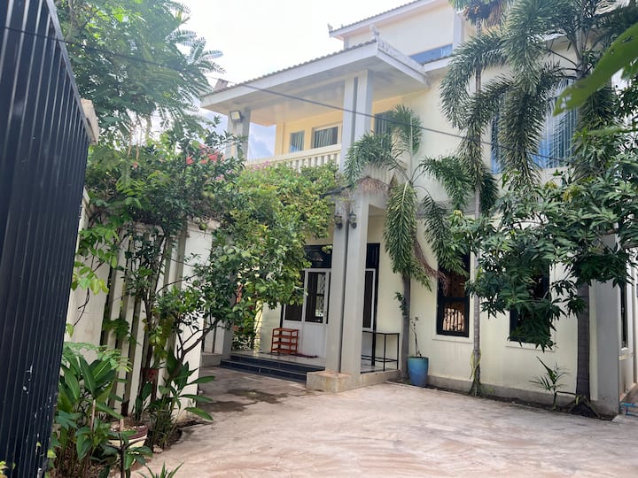 2 Rooms@private2nd Floor/livingroom/kitchen/wi-fi - Cambodia