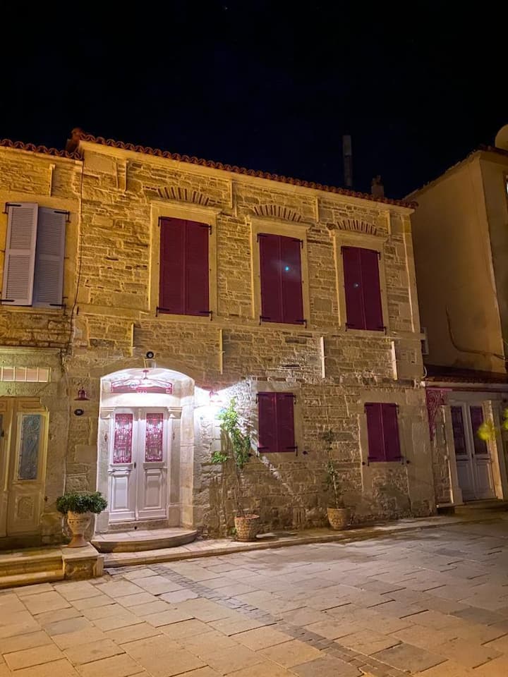 Limnos 1+0 1850 Yapımı Taş Ev.mutfaklı Miamorphoka - Foça