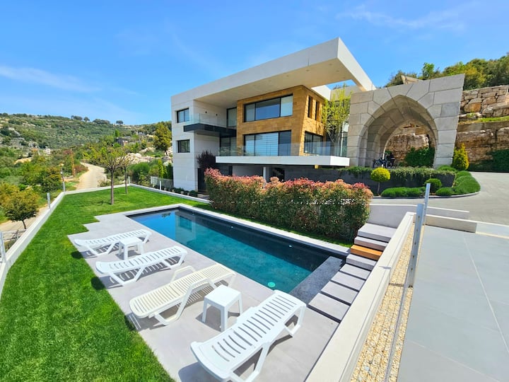 Panoramic 6br Stay • Rooftop, Views & Parking - Lebanon