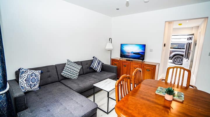 Corporate Comfort: Free Parking & Fast Internet - Slough