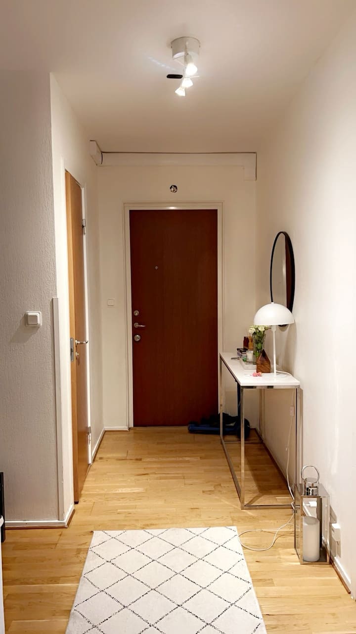 Ett Bekväm Rum Med Dubbel Säng. - Malmö