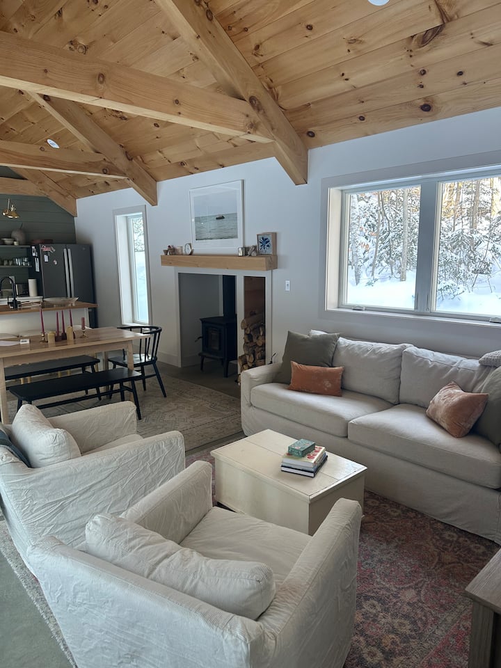 Beautiful Winter Home. Minutes From Jay Peak. - Jay, VT