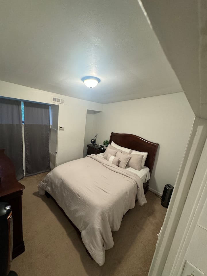 Bedroom With Free Breakfast! - Plum, PA