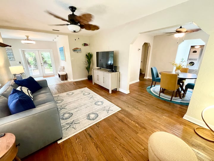 Lakeside Oasis Near The Beach & Downtown St. Pete! - St. Petersburg, FL