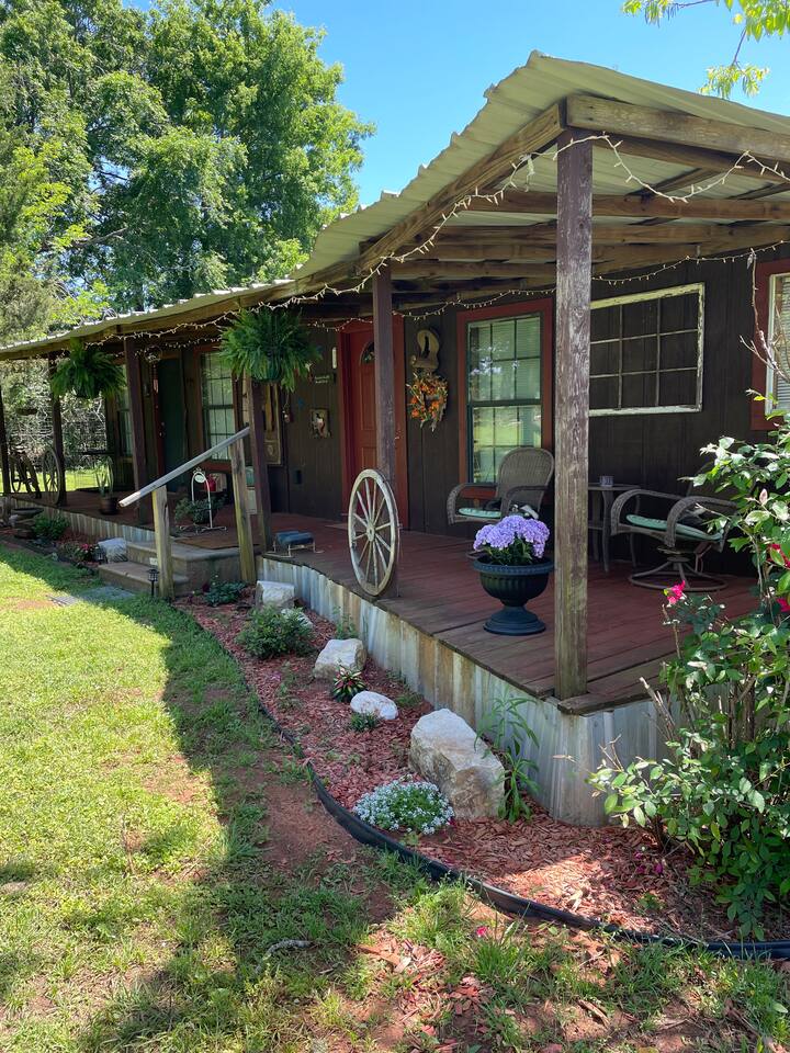 The Bunkhouse, W/saltwater Pool! - Alto, TX