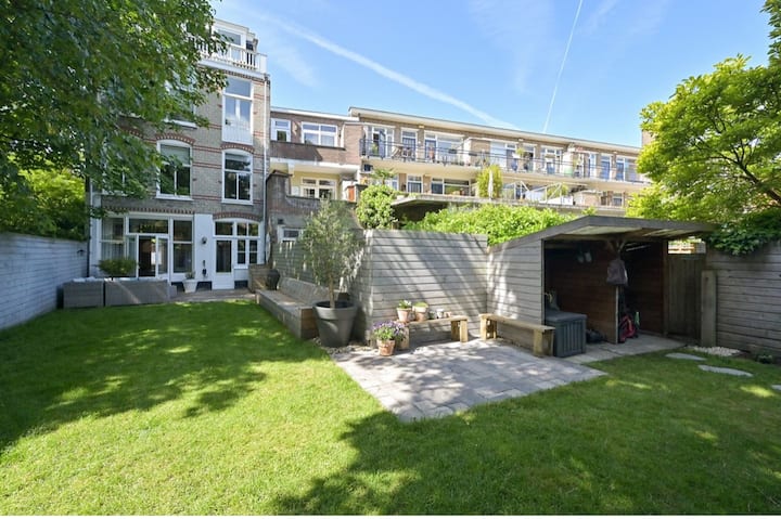 Stijlvolle Gerenoveerde Ruime Woning Met Tuin. - Scheveningen