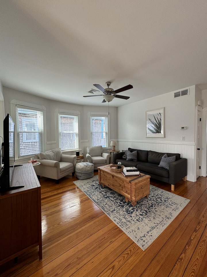 Cozy Waterfront Apartment - Dartmouth