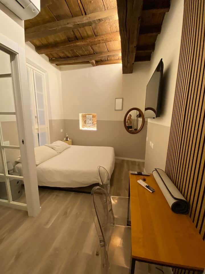 The Stylish Flat |Compact Tech - Nest - Best Sleep - Modena