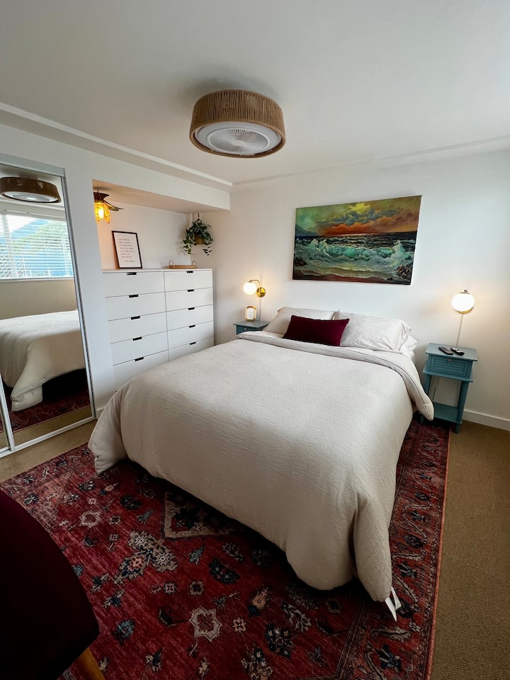 Lovely Midcentury Home, Steps To Water - Port Orchard, WA