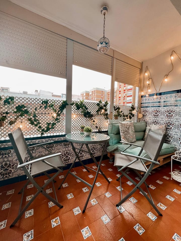 Vive La Esencia De Triana: - Sevilla, España