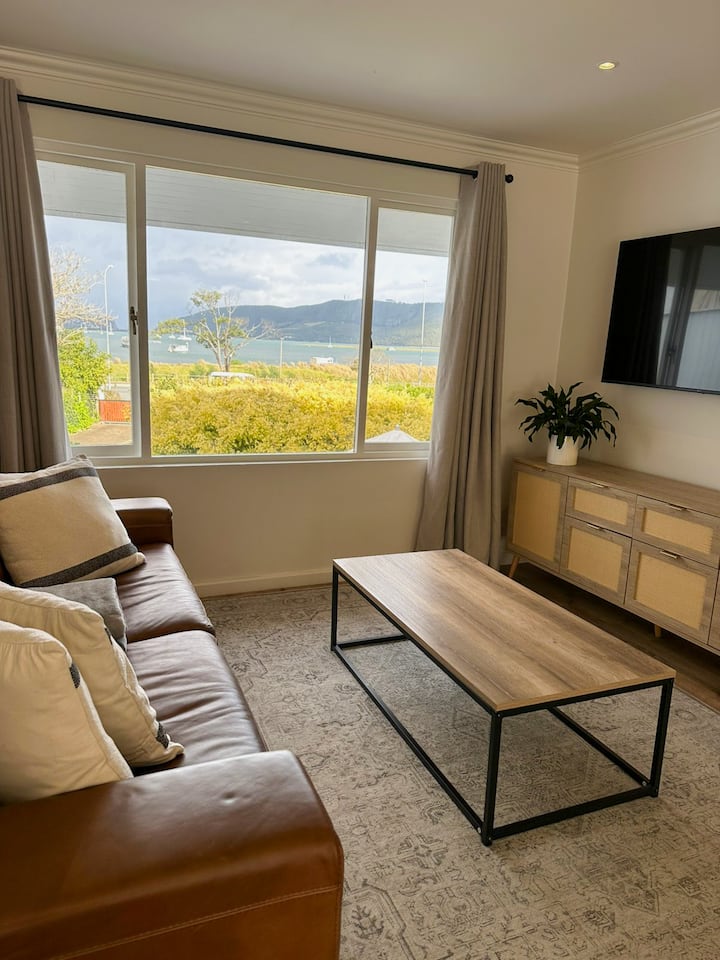 Central Modern Getaway2•views•hottub•wifi•parking - Knysna