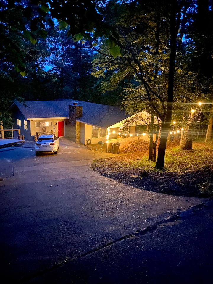 Hillside Cabin In The Woods. Sleeps 6. Pets Ok! - Hot Springs Village, AR