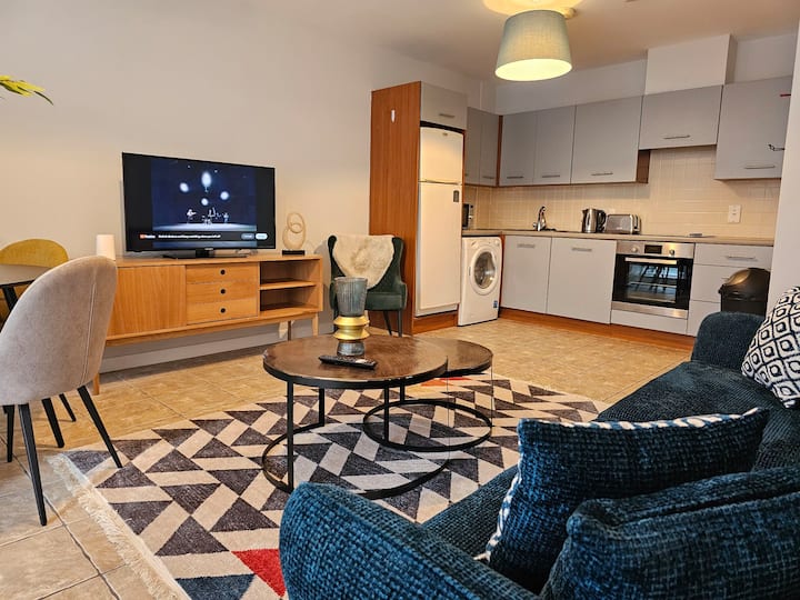 By The Harbour -With Free Parking - Galway